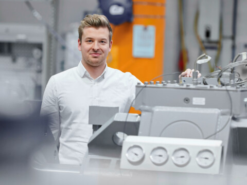 Driveshaft horizontal support bearings - RENK