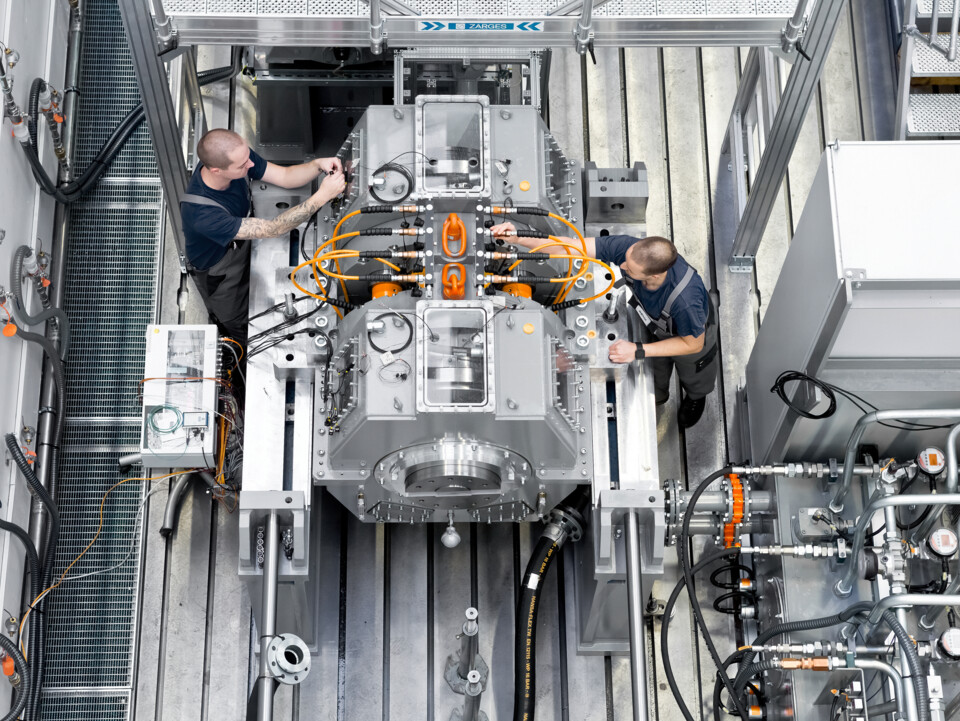 Driveshaft horizontal support bearings - RENK